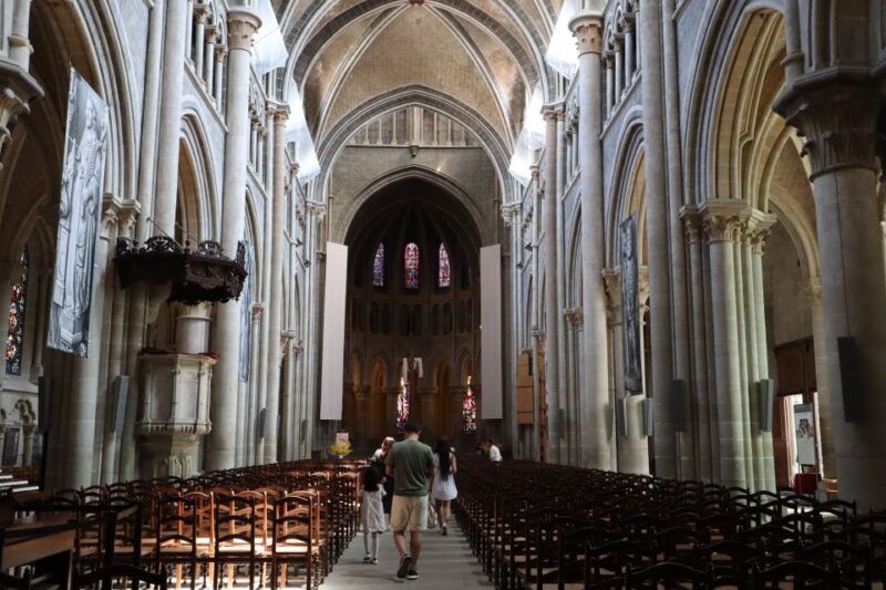 Lausanne: Private Exclusive History Tour With a Local Expert - Meeting Point and Logistics