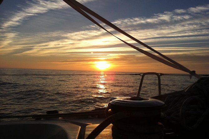 Lisbon Sunset Sailing Experience With Drinks - Logistics and Meeting Point