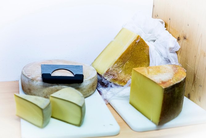 Lucerne CH Experience: Cheese, Chocolate, Chapel Bridge & Château - Experiencing the Lake Lucerne Sightseeing Cruise