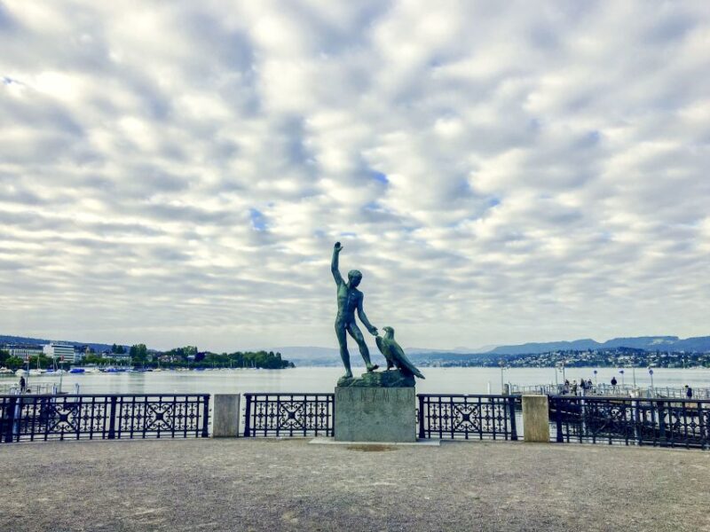Montreux: Express Walk With a Local in 60 Minutes - What to Bring