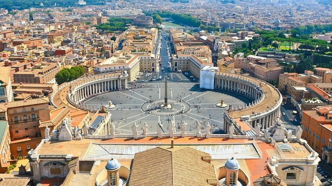 Papal Audience Experience With Pope Francis - Navigating the Crowd and Accessibility
