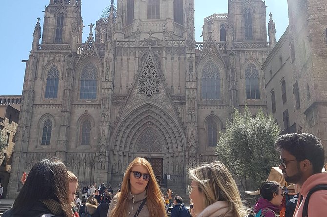 Private Barcelona Old Town and Gothic Quarter Walking Tour - Explore the Gothic Quarter and Born District