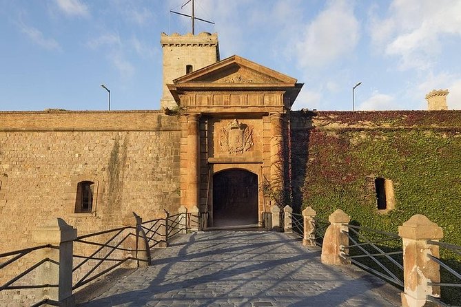 Private Barcelona Old Town Tour Review - Exploring Barcelonas Old Town