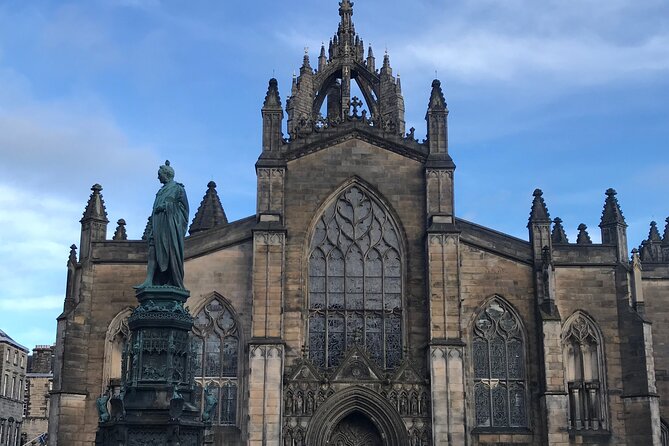 Private Edinburgh City 4 Hour Guided Tour in a Luxury Levc Txe - Exploring Edinburgh in Luxury