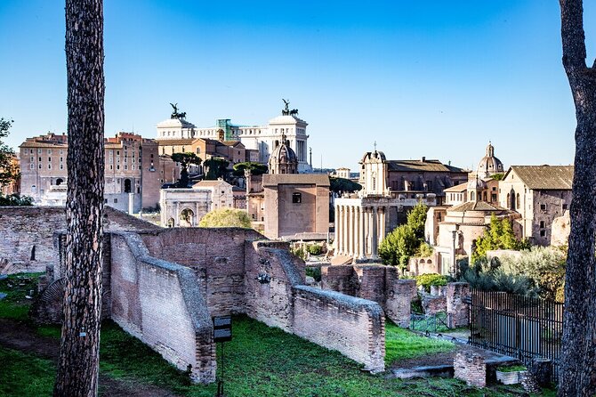 Private Guided Tour in the Colosseum and Ancient Rome - Exploring the Colosseum