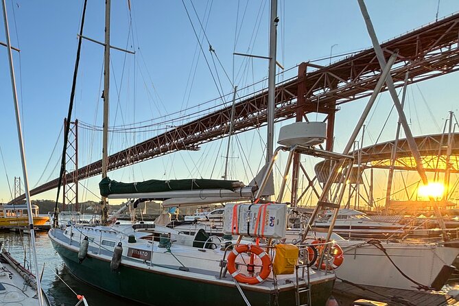 Private Sunset in a Charm Boat Tour in Lisbon - Capturing the Moment