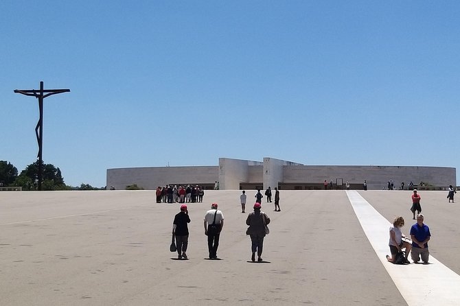 Private Tour to Fátima Sanctuary and the Little Shepherds Houses - Exploring the Fátima Sanctuary