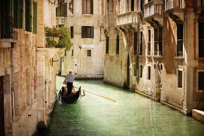 Private Tour: Venice Gondola Ride With Serenade - Gondola Ride Experience in Venice