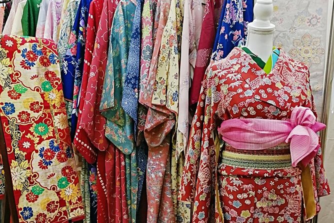 Real Kimono Experience and Tsumami Kanzashi Workshop - Walking in Kimono