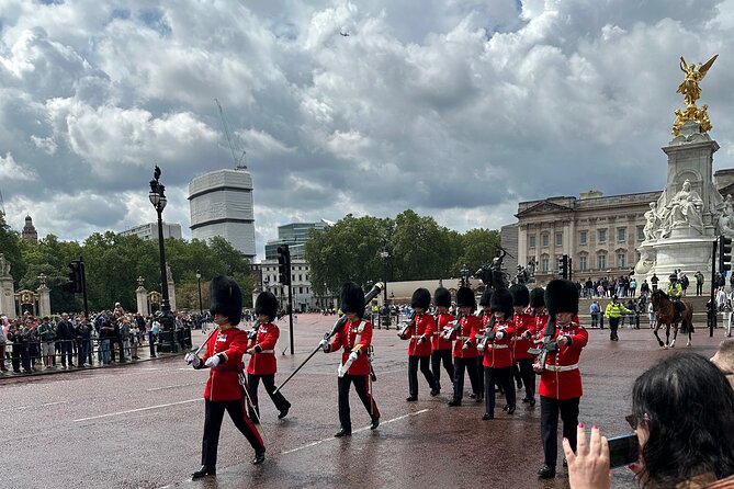 Royal English Walking Food Tour With London Food Tours - Meeting Point and Accessibility