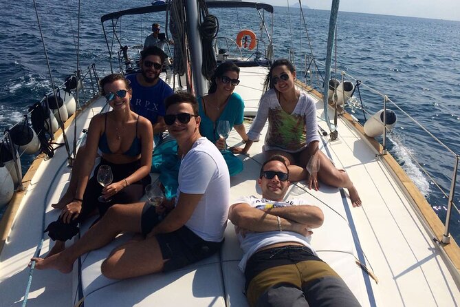 Santorini Private Daytime Sailing Cruise With Meal, Drinks &Transfer Included - Capturing Memorable Moments With Stunning Scenery
