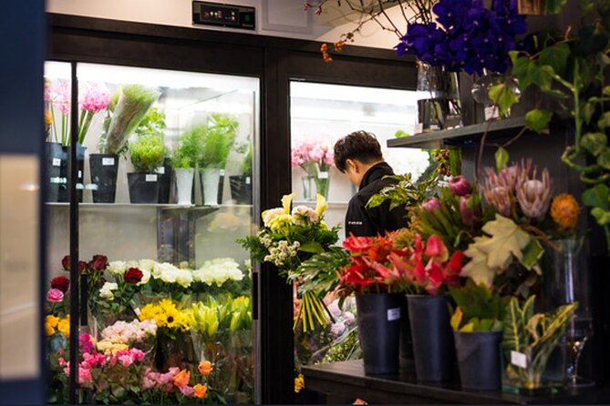 Special Ikebana Experience Guided by an Ikebana Master, Mrs. Inao - Exploring the Peaceful Atmosphere of Kurashiki