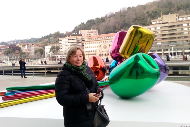 The Magic of the Guggenheim Museum - 2 Hours With VIP Tickets - Renowned Artists and Artworks