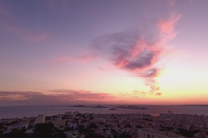 The Urban Hike of Marseille - Navigating the Charming Old Port