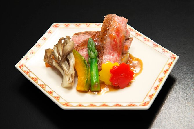 Tokyo: Yakatabune Private Lunch/Dinner Cruise - Pricing and Group Size