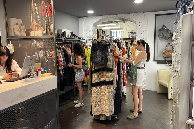 Vintage Shopping Tour in Milan - Guide Profiles: Sarah and Gilberto
