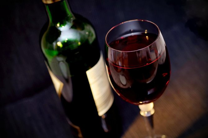 Wine Tasting Experience in Milan City Centre - Sampling the Wines