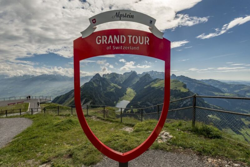 Zürich: Appenzell Day-Trip With Cheese & Chocolate Tastings - Swiss Farm and Cow Milk Tasting