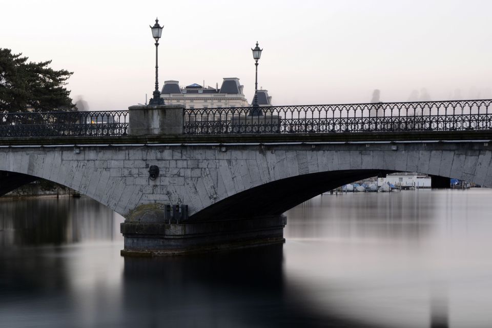 Zurich: Express Walk With a Local in 60 Minutes - Small Group Intimacy