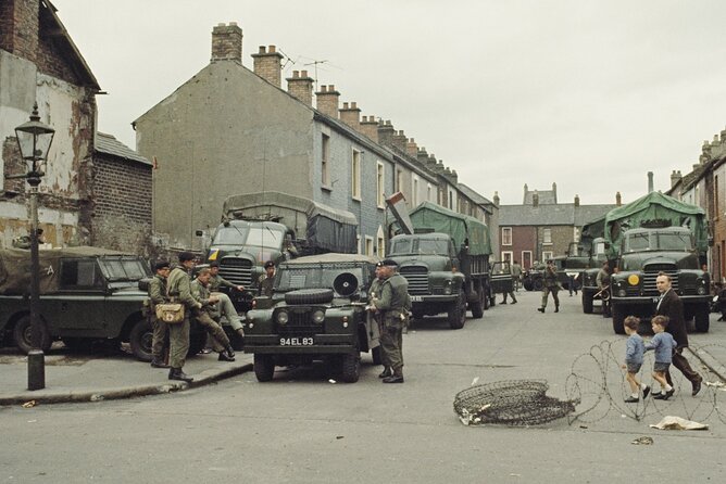 2 Hours Belfast Original Drivers the Troubles Black Taxi Tour - The Role of Tour Guides and Their Insights