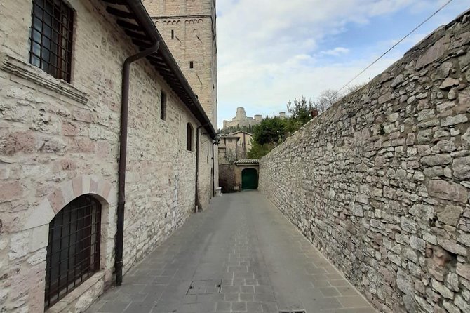 Assisi Private Walking Tour Including St. Francis Basilica - Travelers Praise for Knowledgeable and Engaging Guides