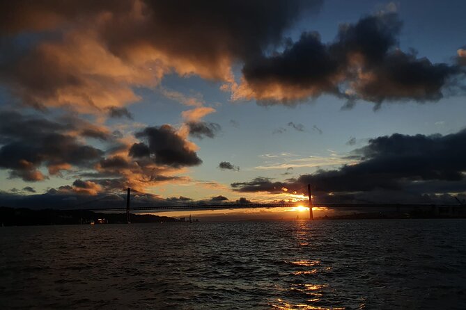 Classic Yacht Sunset Group Tour in Lisbon With Welcome Drink - Booking and Cancellation Policy