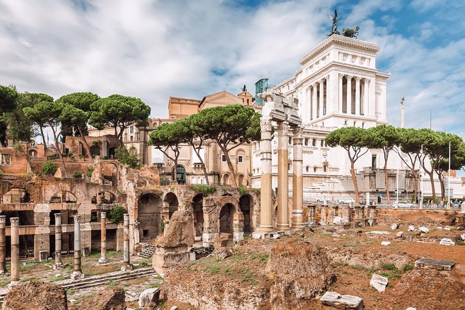 Colosseum and Roman Forum Small Guided Group - Uncovering the Secrets of the Roman Forum