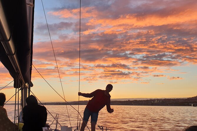 Day Time / Sunset Boat Tour in Lisbon With Portuguese Wine - Exploring Lisbons Iconic Landmarks