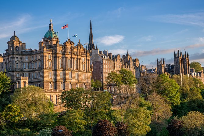 Edinburgh Rail Trip From London With Castle Entry and Hop-On Hop-Off Bus - Train Journey Through Englands Countryside