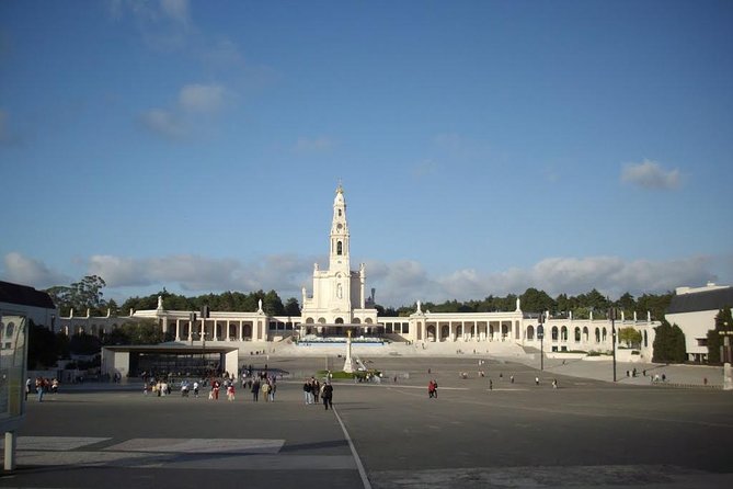 Fátima, Nazaré and Óbidos Private Tour From Lisbon - Discover the Charming Towns of Nazaré and Óbidos