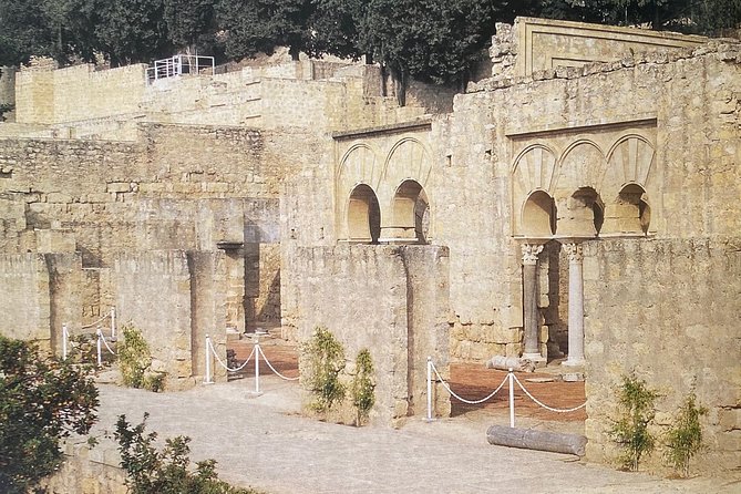 Guided Tour of Medina Azahara in Spanish With Bus. Official Guides - Exploring Medina Azahara