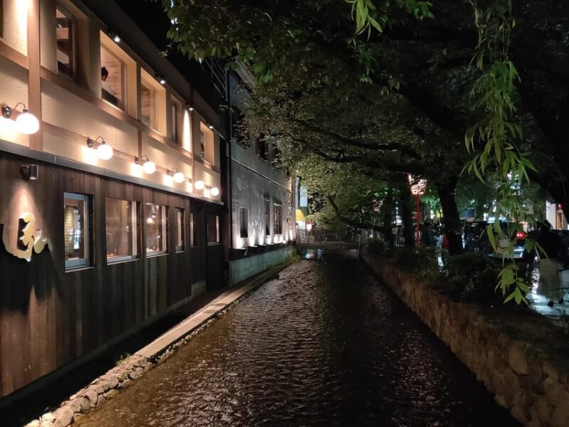 Kyotos Refined Palate: A Food Tour for Discerning Guests - Highlighting the Magic of Dashi Broth