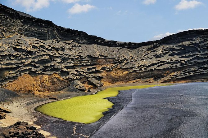 Lanzarote Volcano and Wine Region Tour From Fuerteventura - Exploring Lanzarotes Wine Region