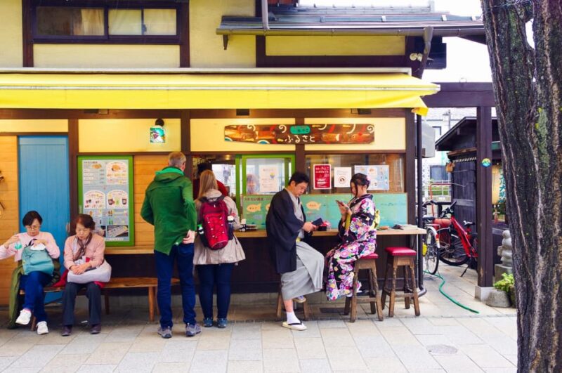 Matsumoto Castle, Sake & Food Walking Tour in Nagano - Exploring Matsumoto Castle