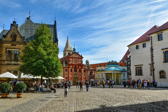 Prague Castle and Lobkowicz Palace Entrance Tickets - Timing and Crowd Management