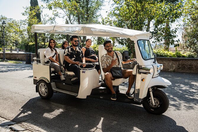 Private Electric Tuktuk Tour of Rome With Prosecco and Pickup - Enjoying Prosecco and Sightseeing