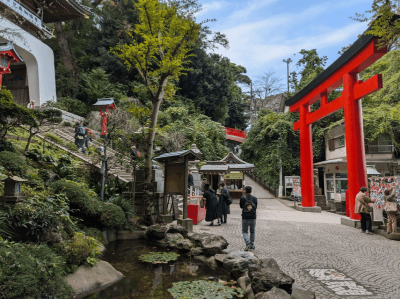 Private Tour Kamakura and Enoshima W/ Spanish Speaking Guide - Escalators and Personal Expenses
