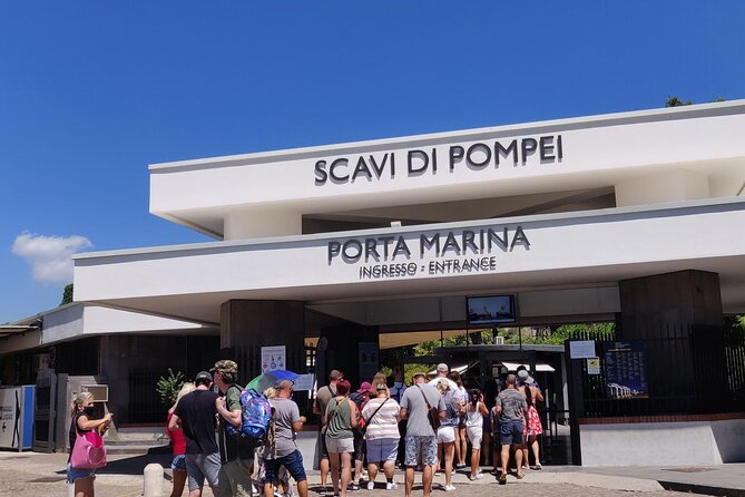 Private Tour Pompeii, Vesuvius and Herculaneum - Exploring Pompeii