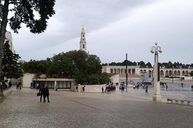 Private Tour to Fátima Sanctuary and the Little Shepherds Houses - Visiting the Homes of the Little Shepherds