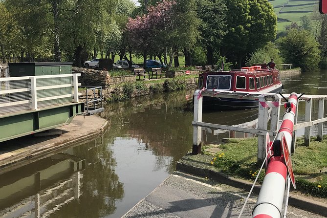 Roast Dinner Cruise - Conveniently Located in Skipton