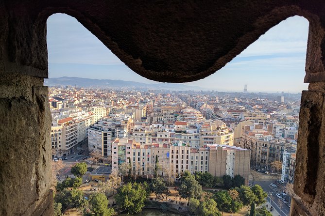Sagrada Familia Skip-The-Line Private Tour With Guide - Booking Details and Considerations