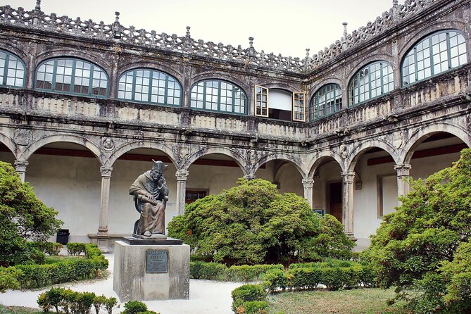 Santiago De Compostela Private Walking Tour With Cathedral Ticket - Exploring the Historic Old Town