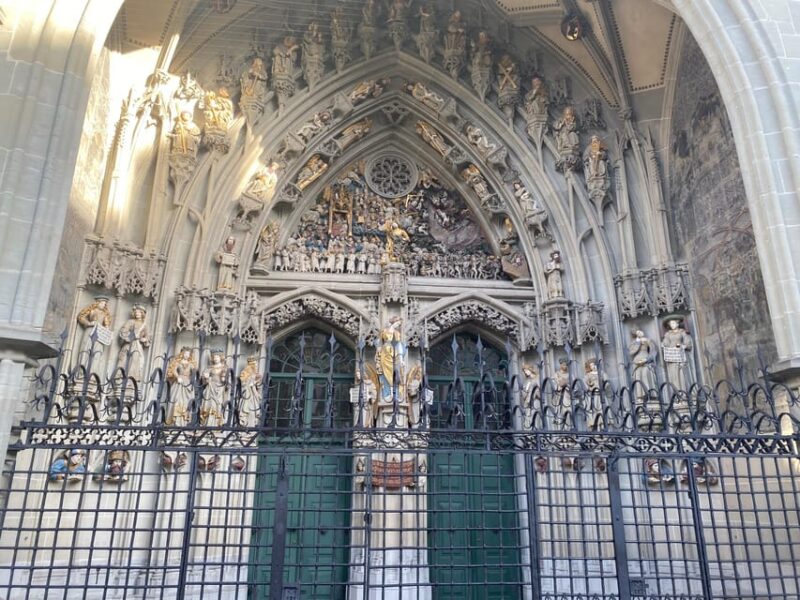 Self-Guided Reading City Tour in Bern - Appreciating City Hall