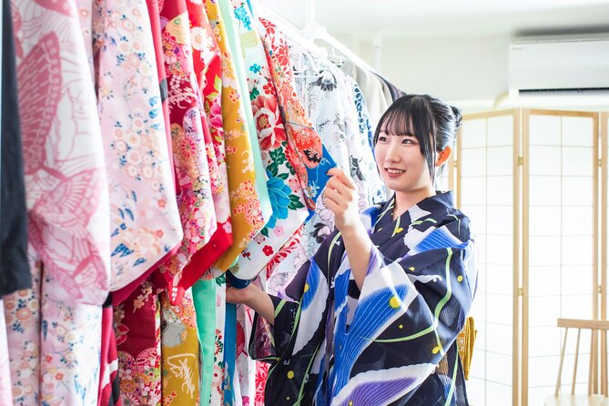 Tokyo, Shibuya: Meiji Shrine Tour in KIMONO / English-friendly - Kimono Experience