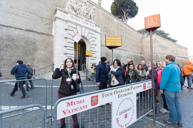 Vatican Museums, Sistine Chapel & St. Peters Fast-Track Tour - Discovering the Sistine Chapel