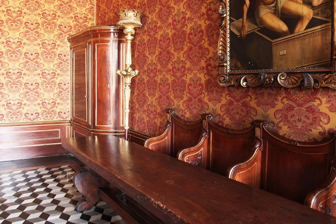 Venice: Doge's Palace Prisons & Secret Itineraries Guided Tour - Discovering the Secret Itineraries and Prisons