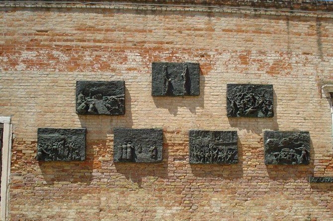 Venice: Jewish Ghetto Walking Tour With Synagogues Visit - Visiting the Synagogues