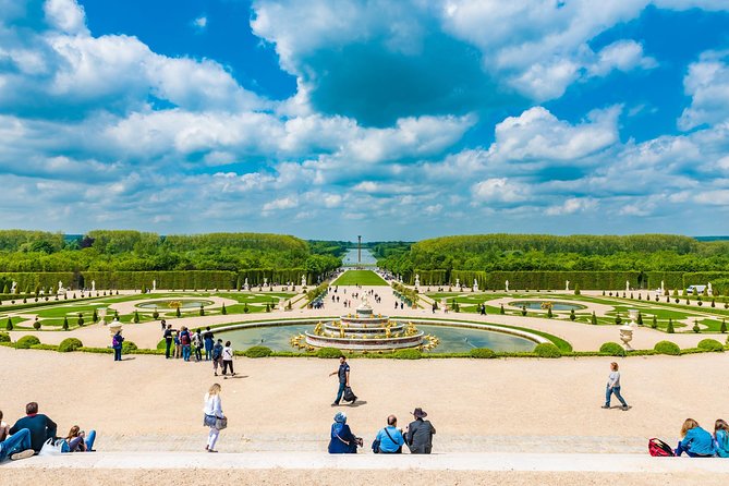 Versailles Domain Small-Group Guided Tour From Paris - Exploring the Palace and Gardens