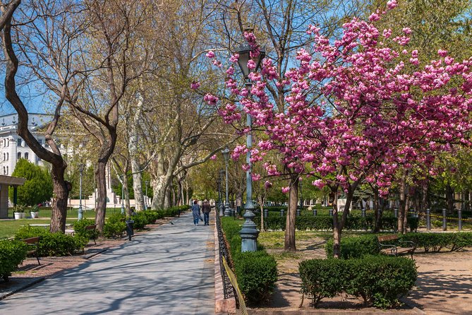 4 Hours Long Private Walking Tour in Budapest - Since You Asked