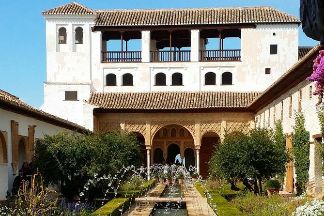 Alhambra Private Tour From Costa Del Sol - Exploring the Alhambras Architecture
